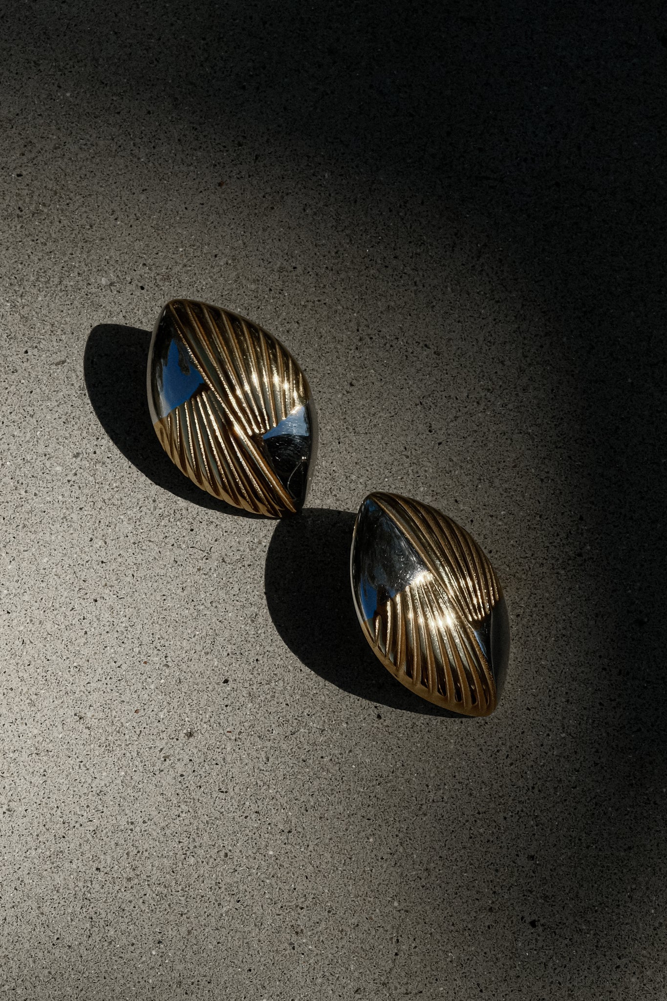 Felicity Mixed Metal Oval Earrings - Gold – Onviao